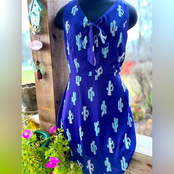 Everly | Dresses | Everly Blue Cactus Print Sleeveless Vneck Tie Accent ...